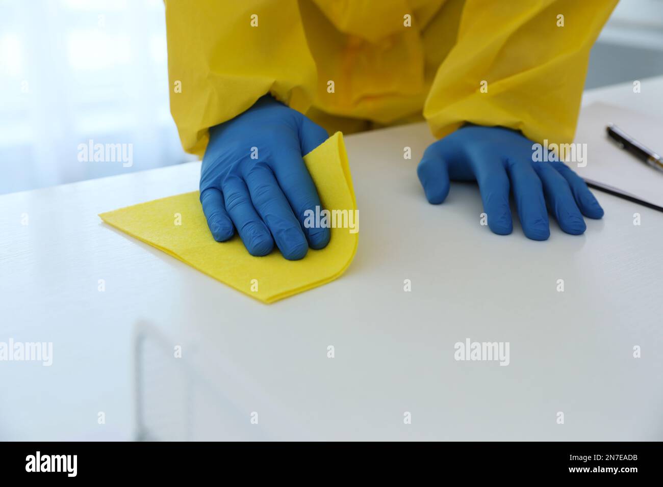 Hospital table wiping hi-res stock photography and images - Alamy