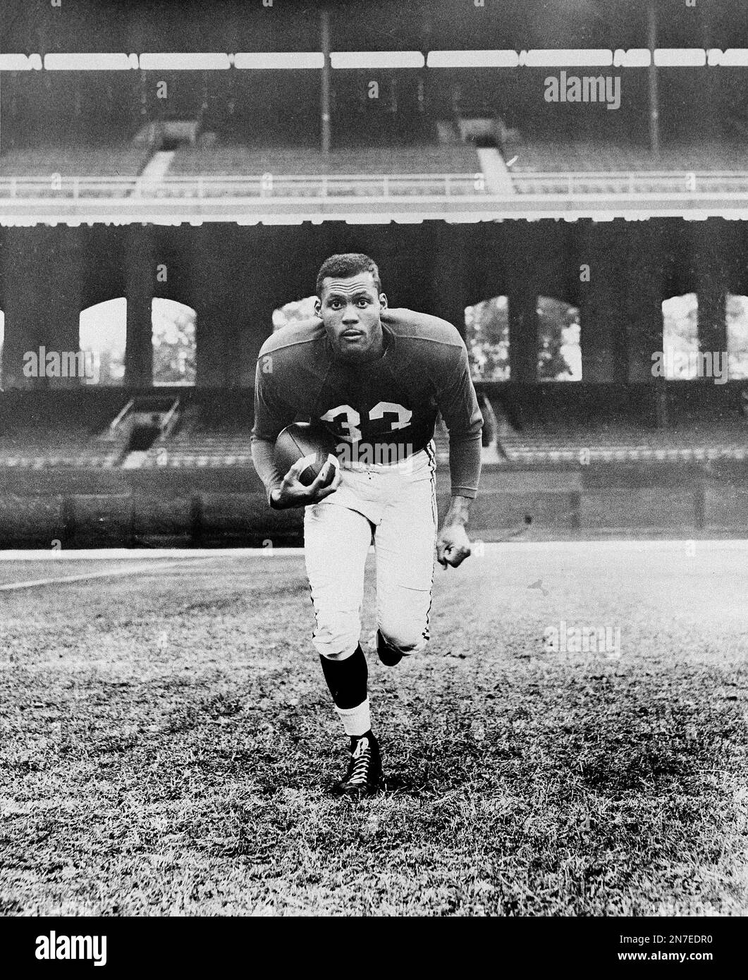 Ollie Matson, Chicago Cardinals left halfback poses, Dec. 1954. (AP ...
