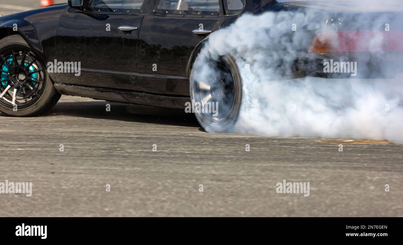 Car burning tire street hi-res stock photography and images - Alamy