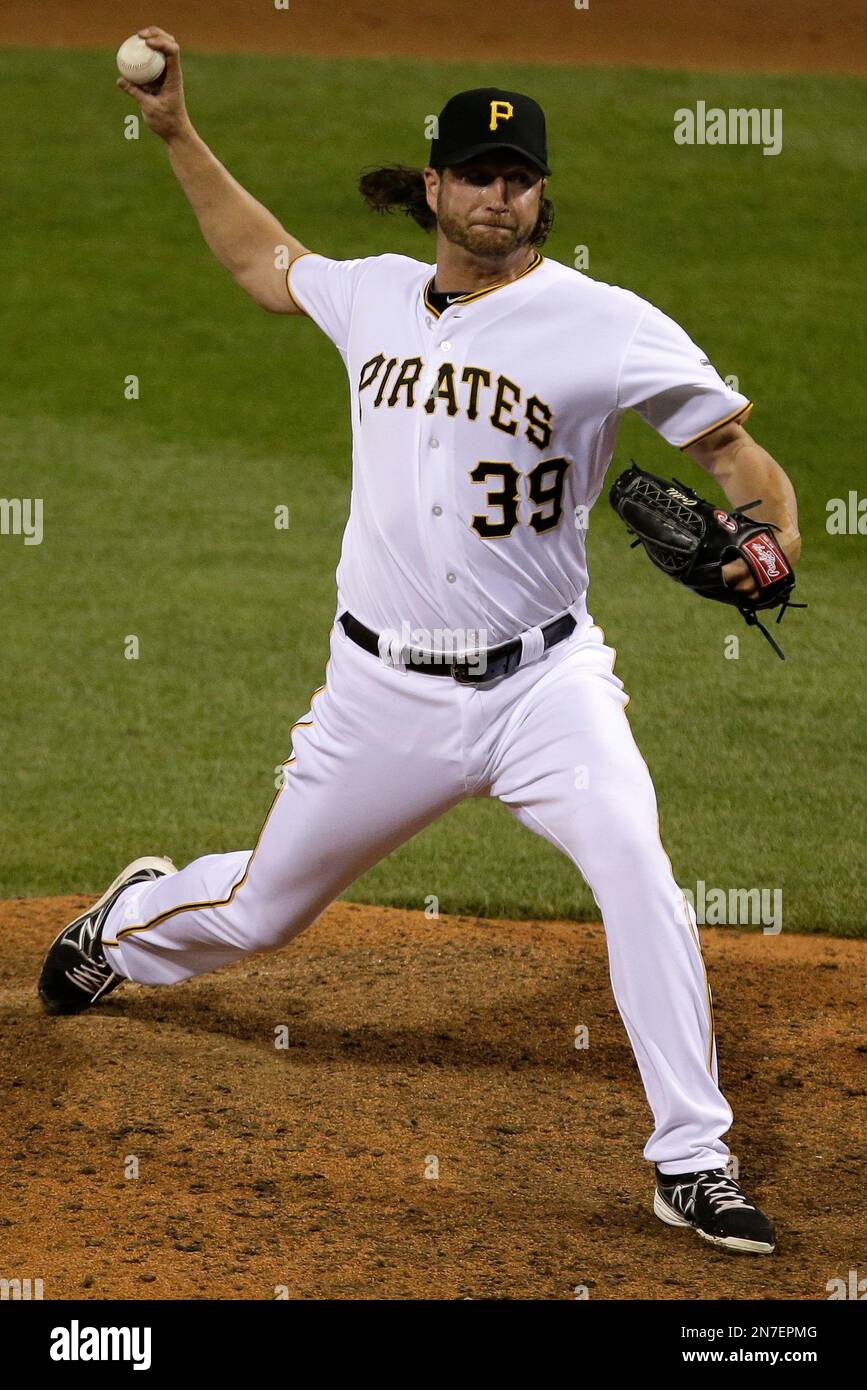 Pittsburgh Pirates closer Jason Grilli (39) delivers during the ninth ...
