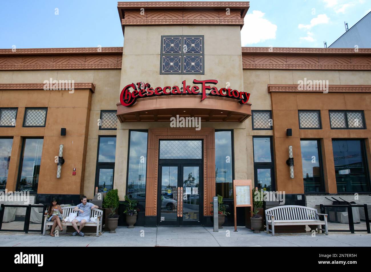 Cheesecake factory logo hi-res stock photography and images - Alamy