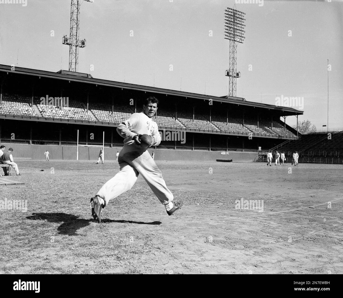 Pete Pihos of the Philadelphia Eagles is shown during warmups in ...