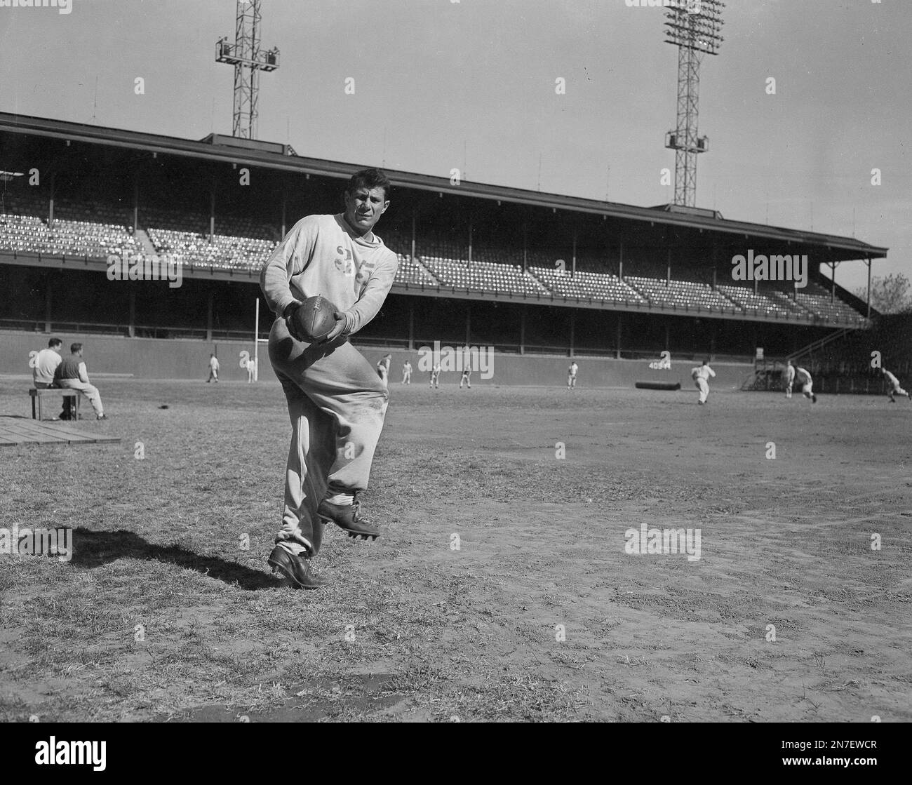 Pete Pihos of the Philadelphia Eagles is shown during warmups in ...