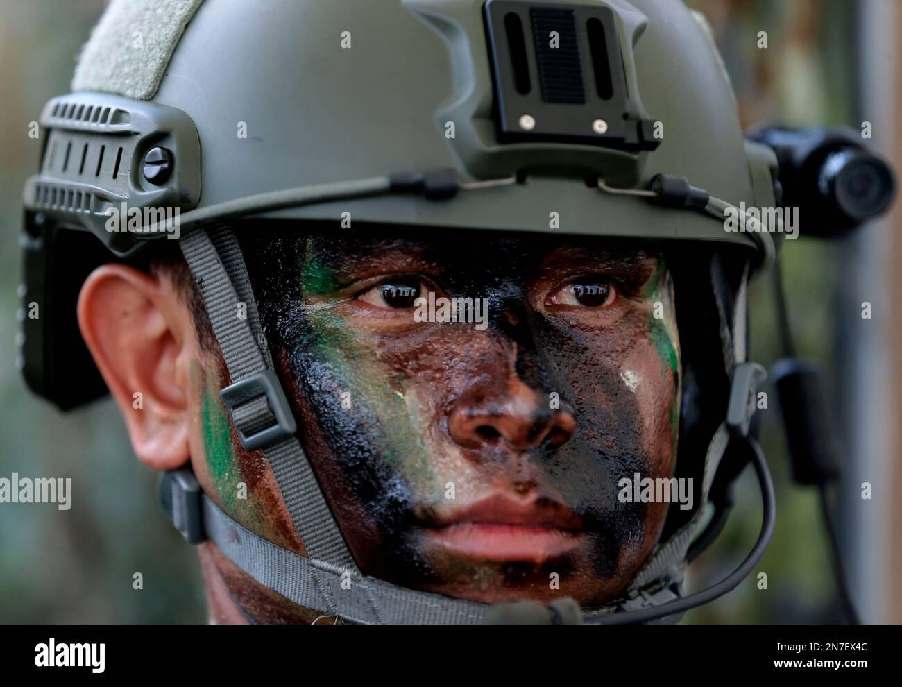 A member of the Philippine Navy's Special Operations Group (NAVSOG ...