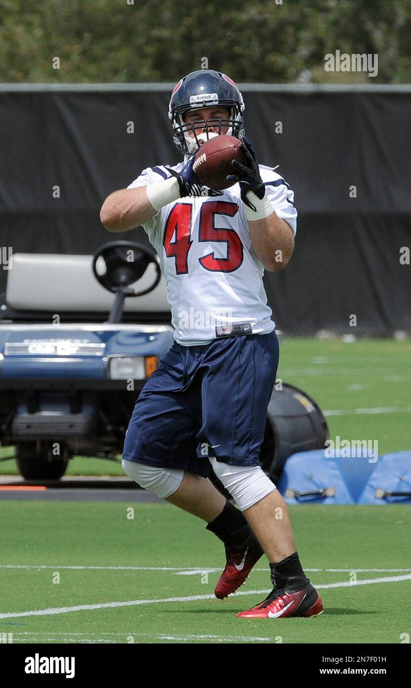 Houston Texans' Zach Boren makes a catch during the NFL football team's ...