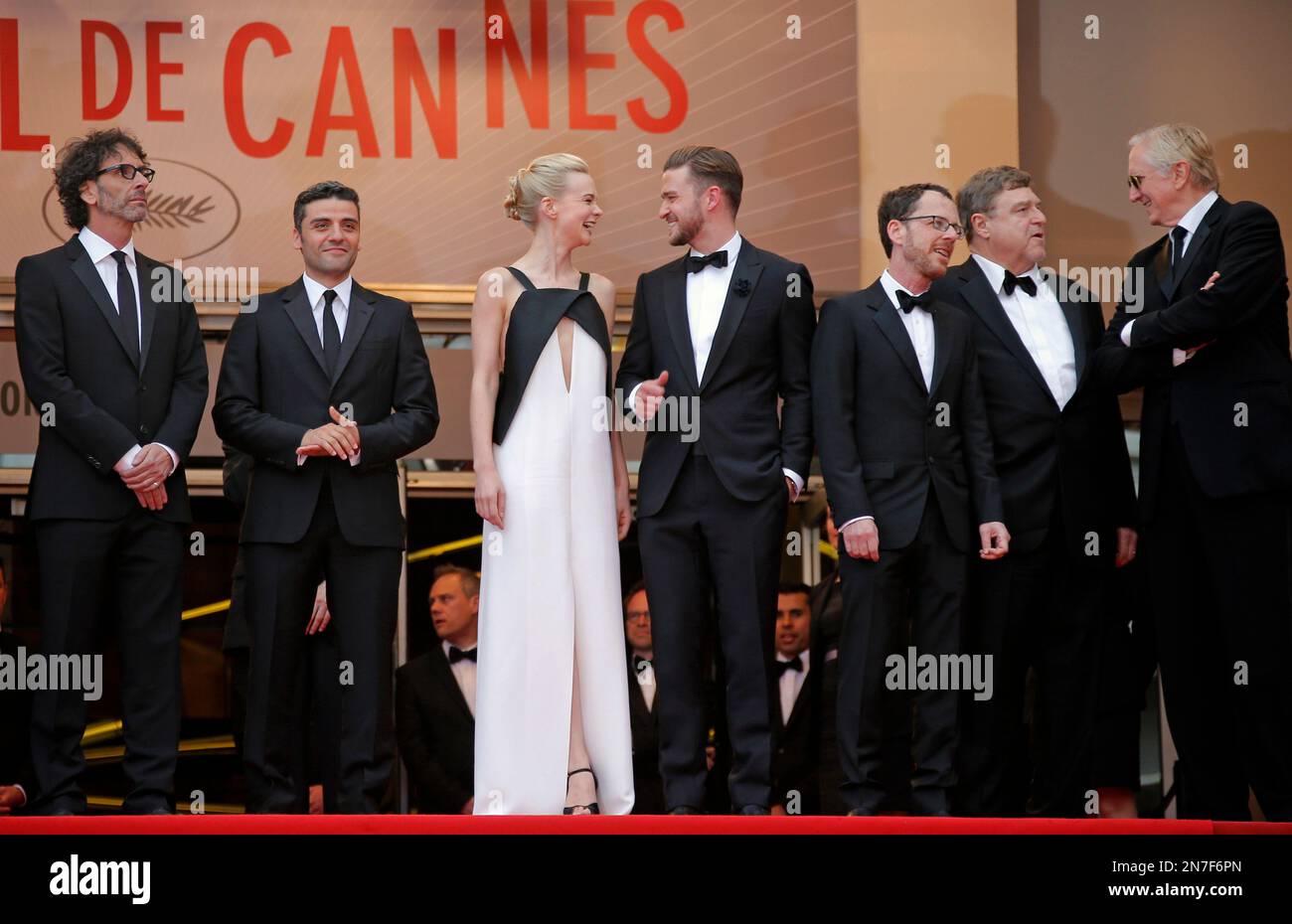 From left, director Joel Coen, actors Oscar Isaac, Carey Mulligan ...