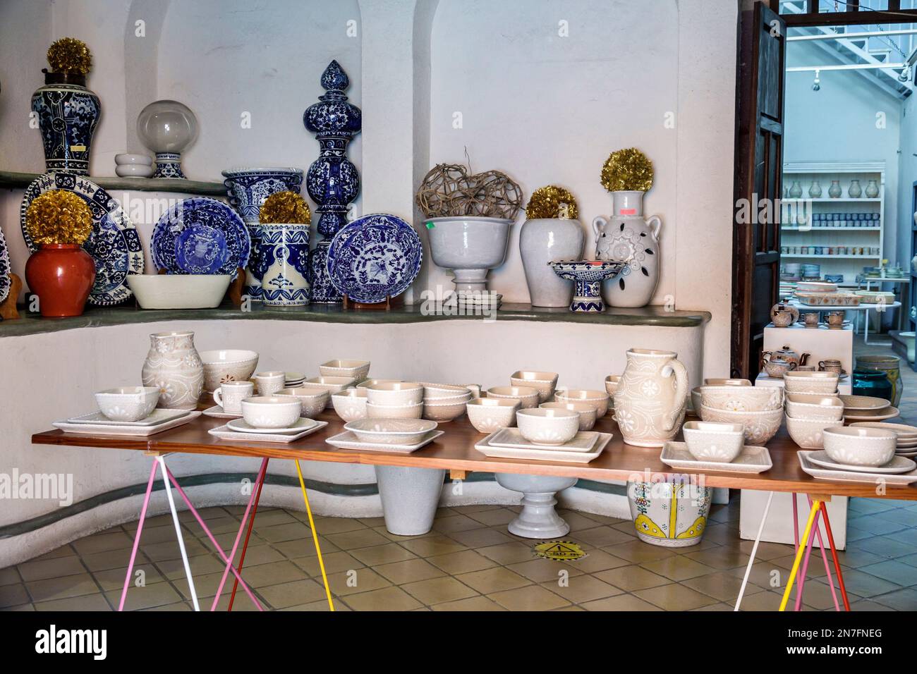Mexican pottery bowls hi-res stock photography and images - Alamy