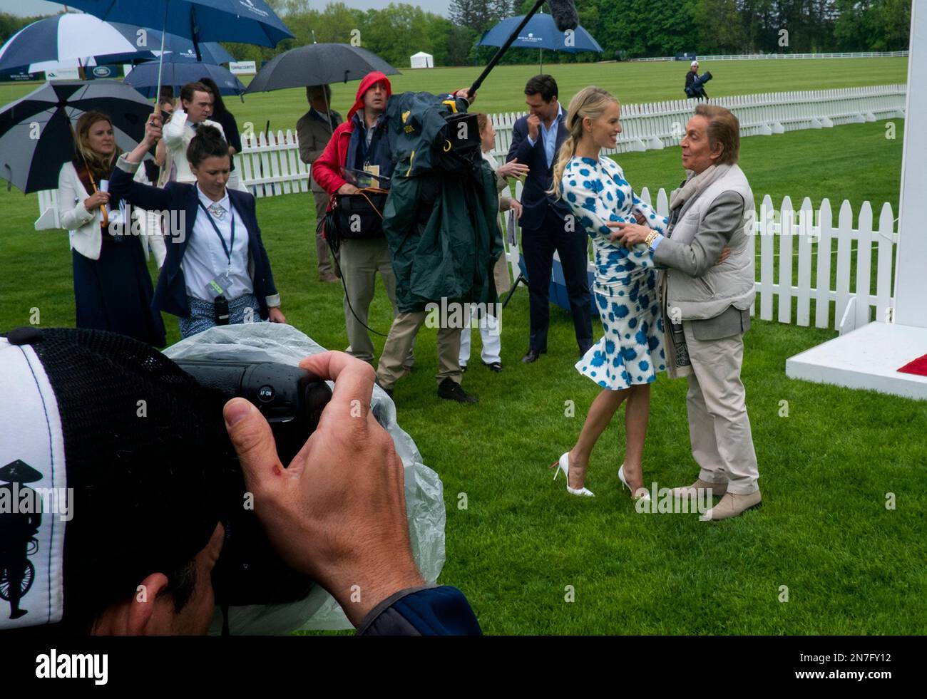 Model Karolina Kurkova greets fashion designer Valentino before the ...