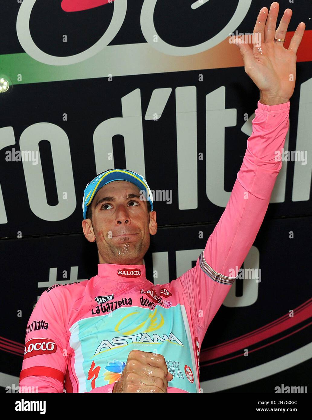 Italy's Vincenzo Nibali celebrates on podium after retaining the pink ...