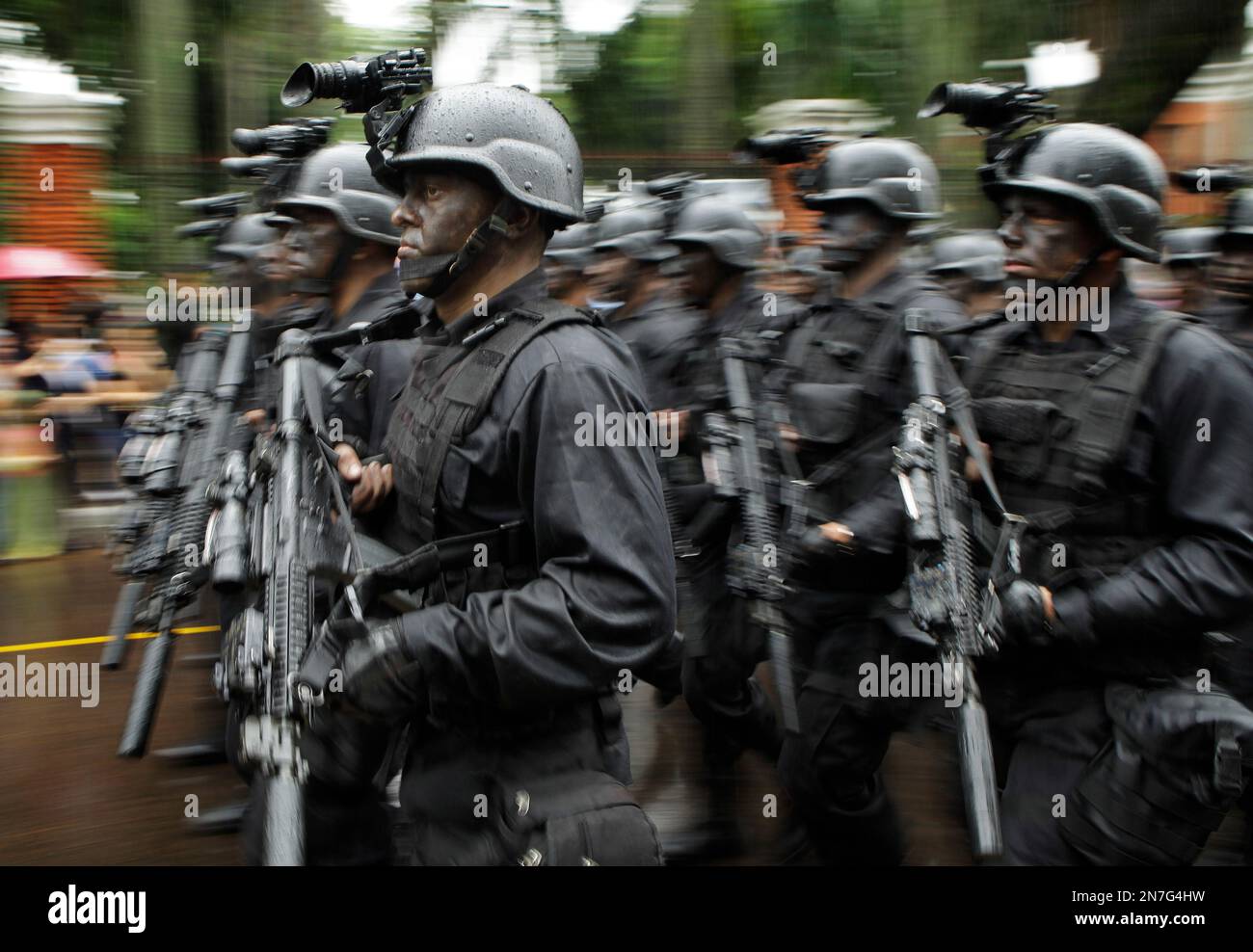 Paraguayan special forces soldiers march in an Independence Day parade ...