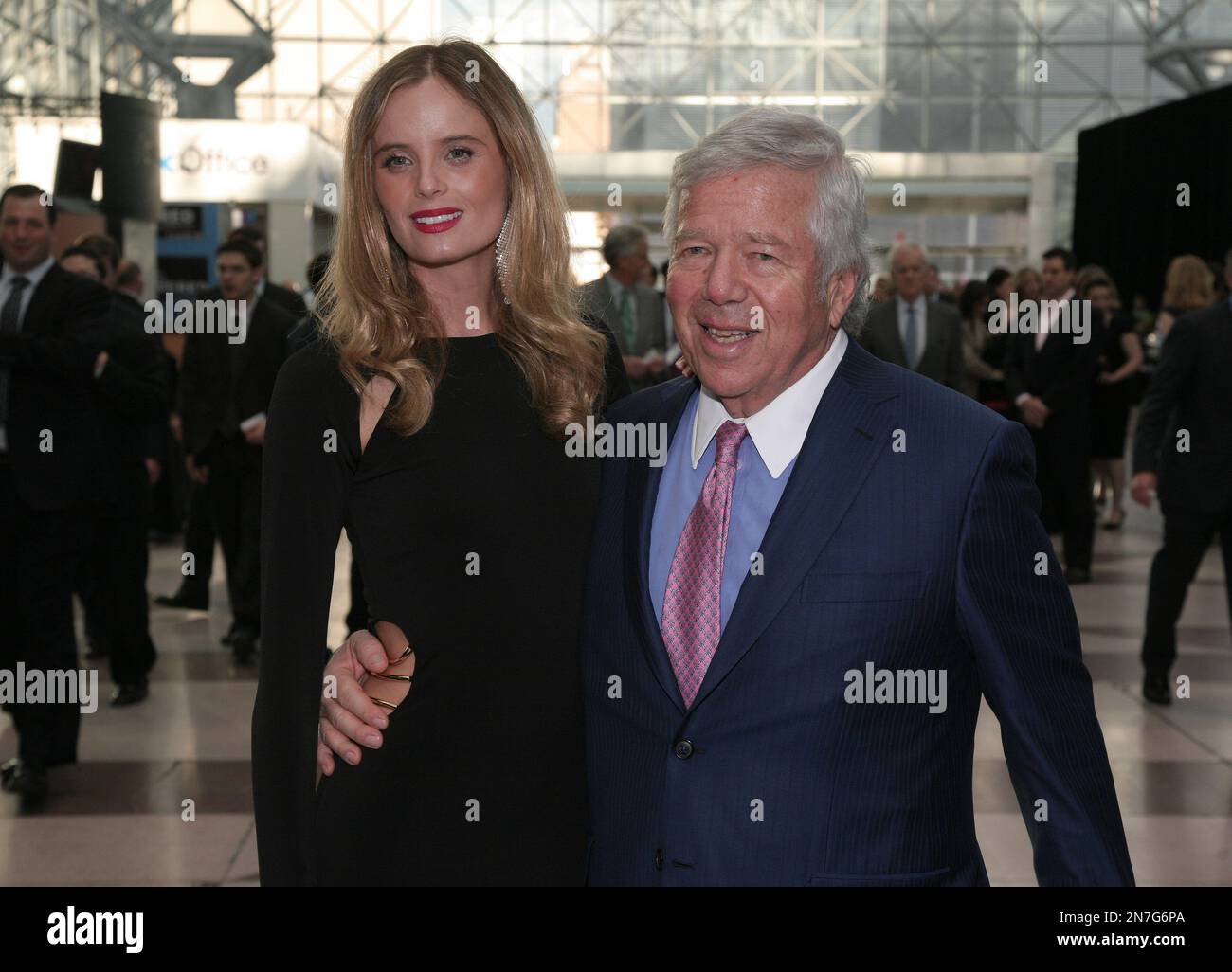 New England Patriots owner Robert Kraft, right, and his girlfriend ...