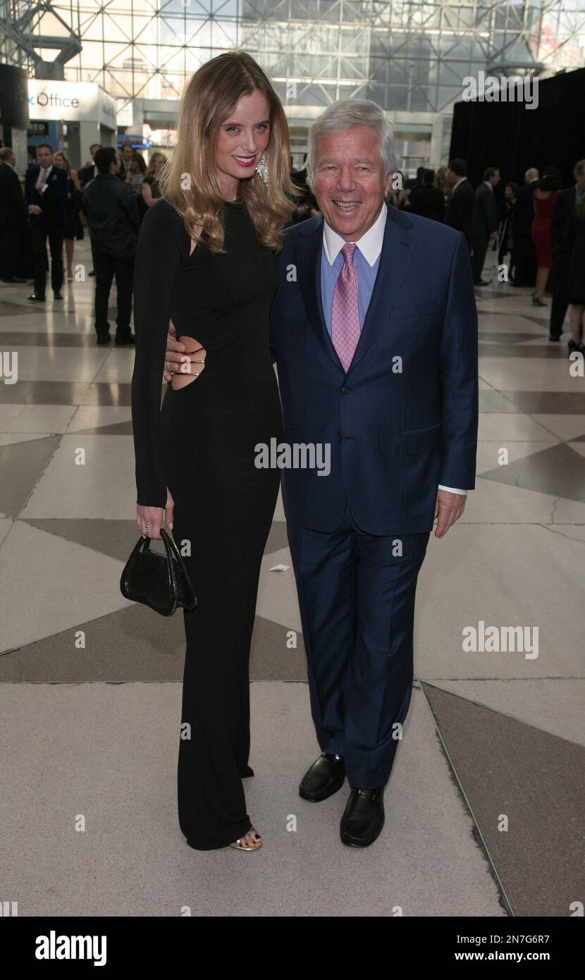 New England Patriots owner Robert Kraft, right, and his girlfriend ...