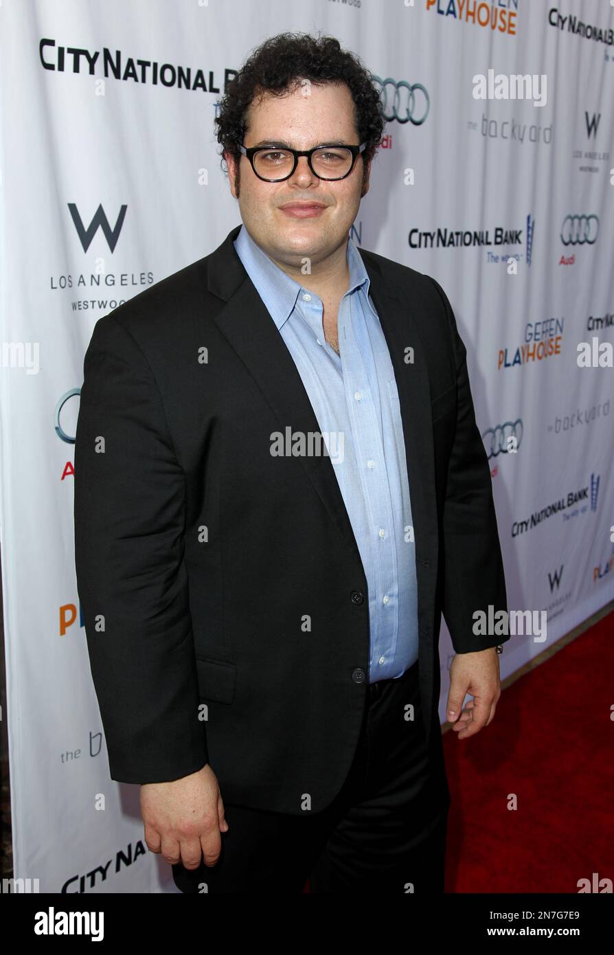 Josh Gad arrives at the Backstage at the Geffen gala at the Geffen ...
