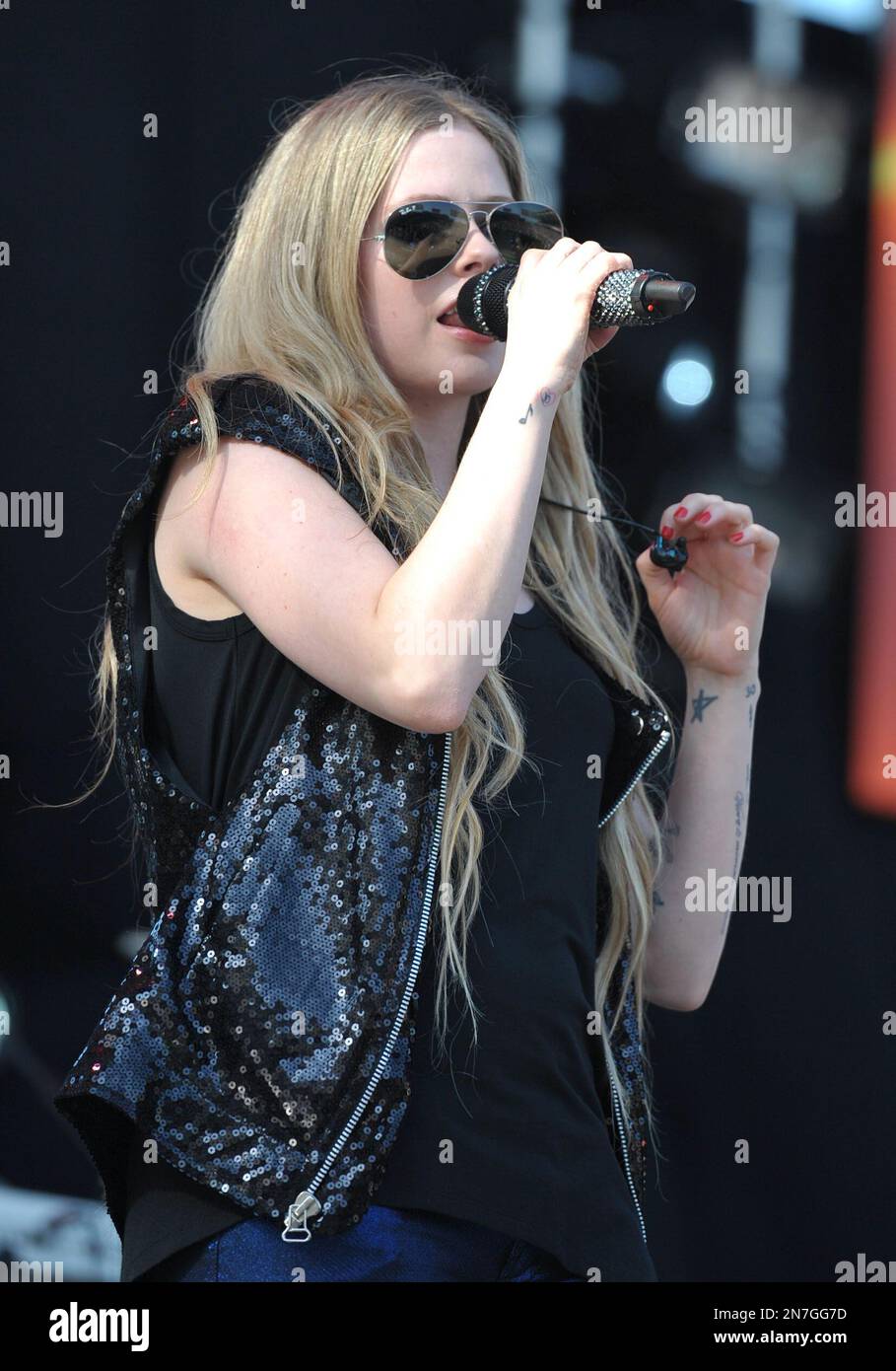 Avril Lavigne performs at KIIS FM's "Wango Tango 2013" at the Home ...