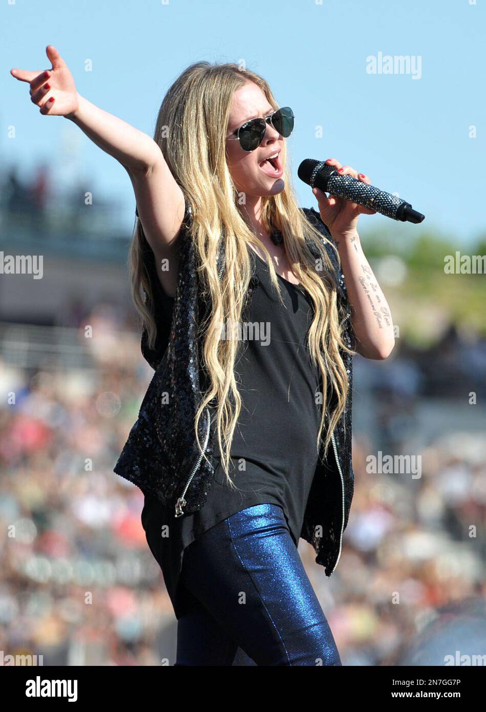 Avril Lavigne performs at KIIS FM's "Wango Tango 2013" at the Home ...