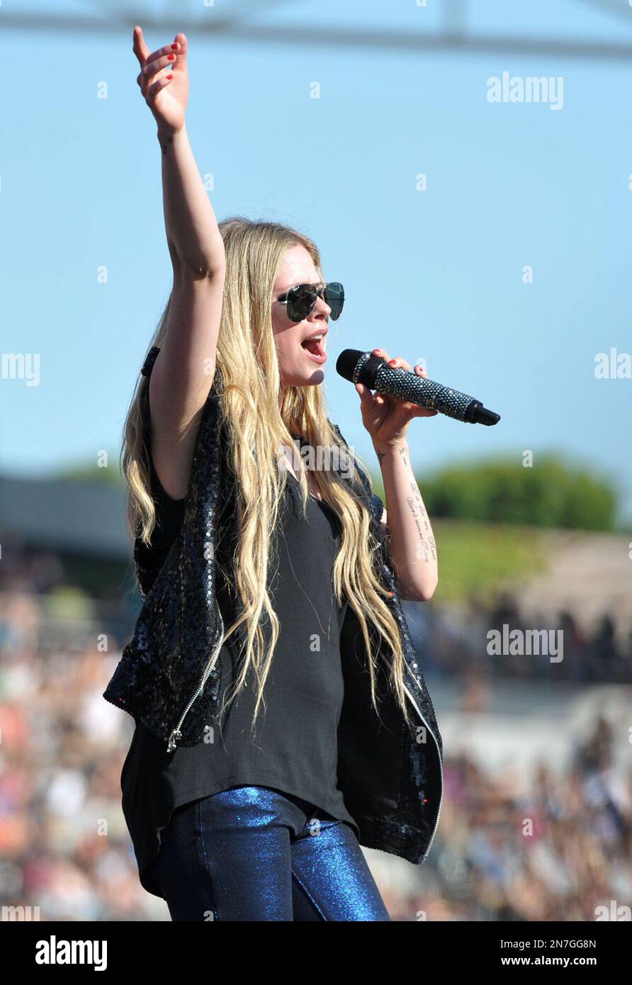 Avril Lavigne performs at KIIS FM's "Wango Tango 2013" at the Home ...