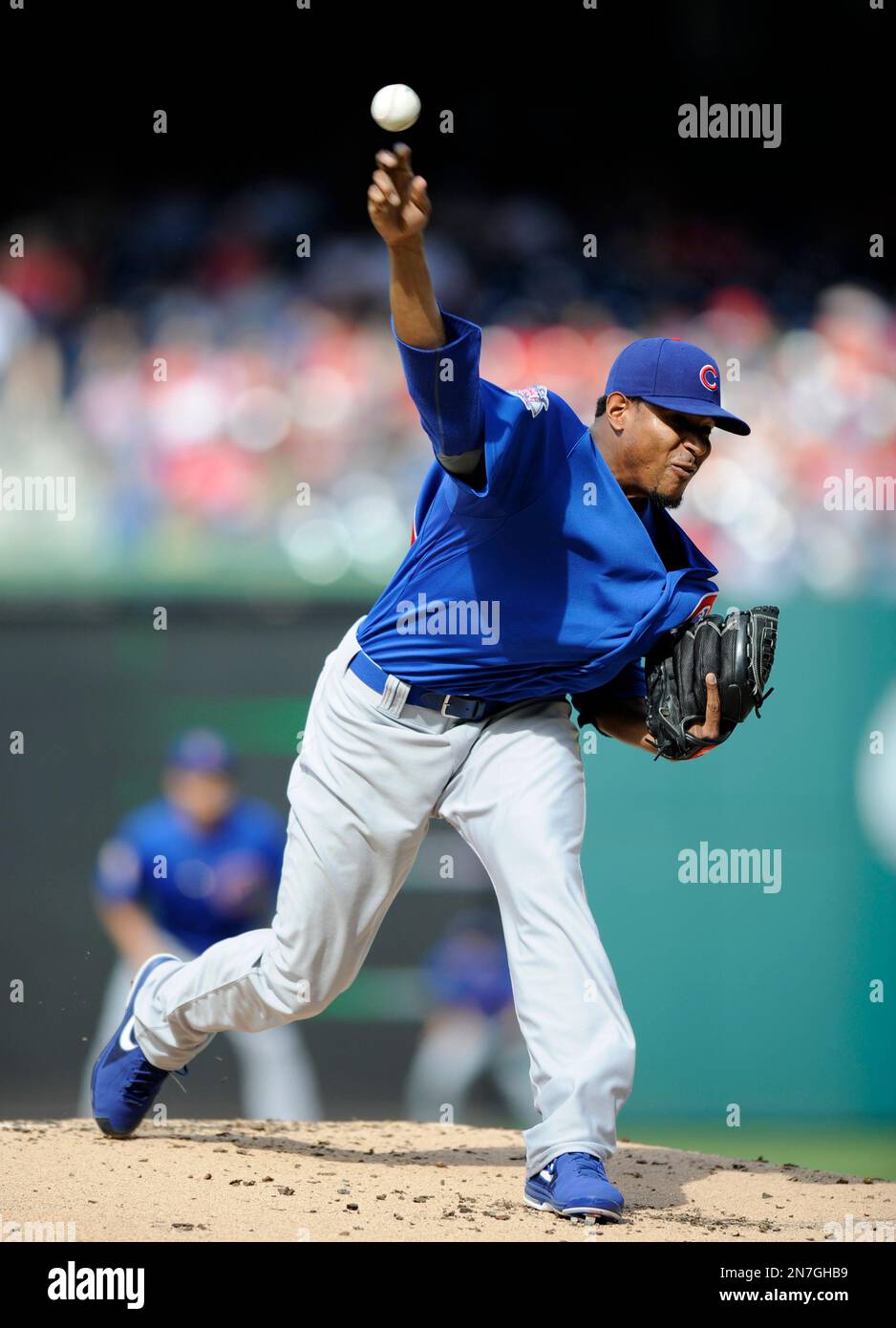 Chicago Cubs starting pitcher Edwin Jackson delivers a pitch against ...
