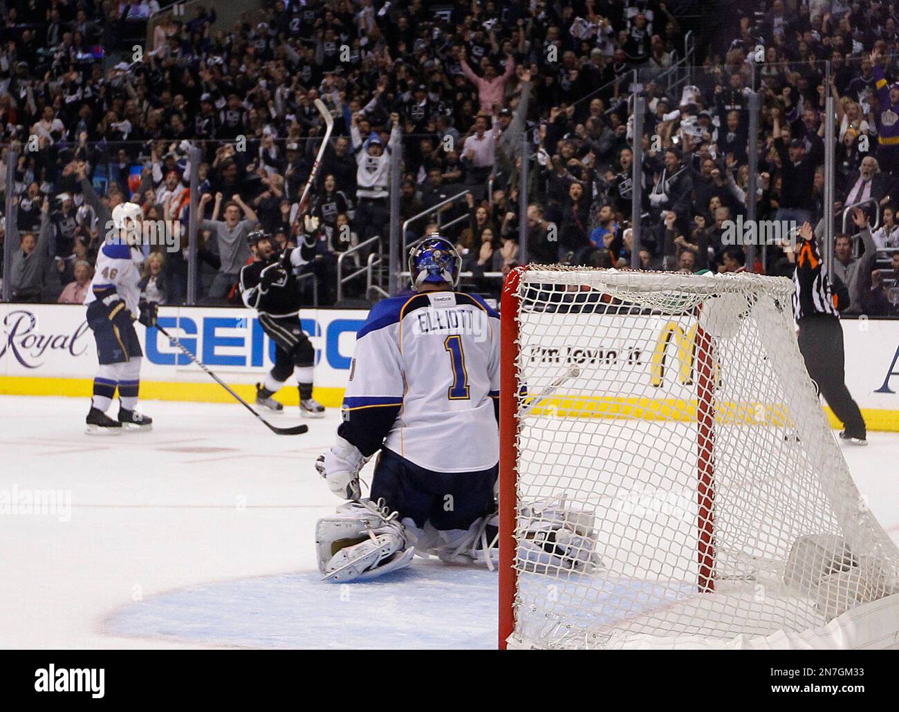 St. Louis Blues goalie Brian Elliott, center, watches Los Angeles Kings ...