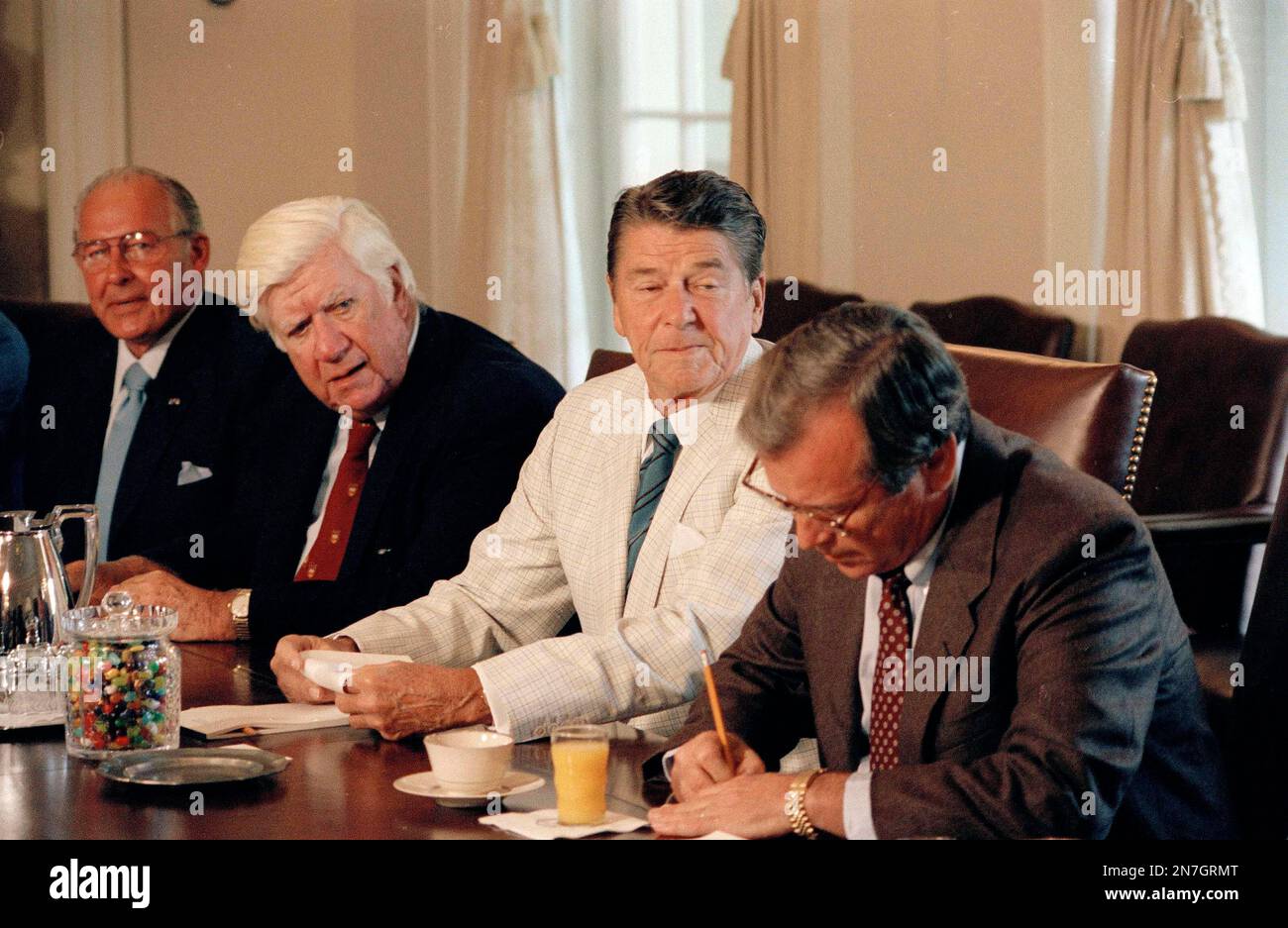 President Ronald Reagan meets bi-partisan congressional leaders and top ...