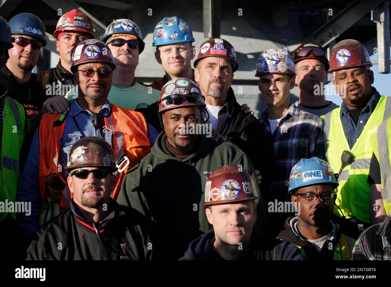 Iron workers pose for photos on the roof of One World Trade center ...