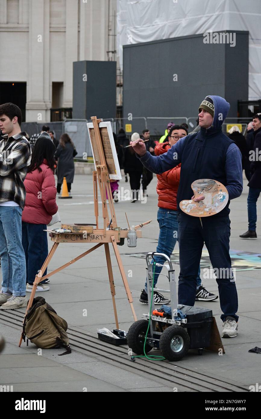 Artist drewing hi-res stock photography and images - Alamy