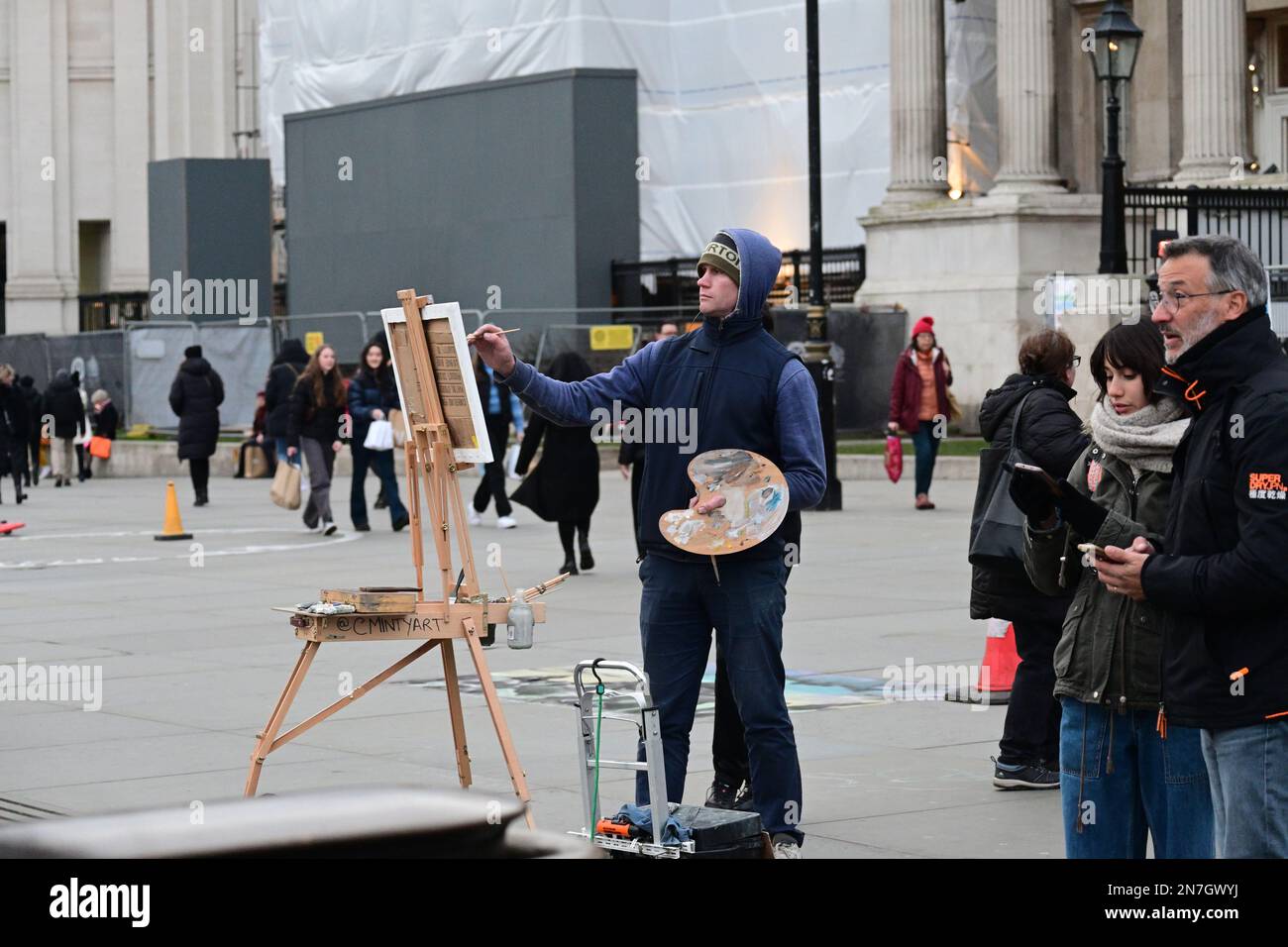 Family sightseeing uk guide hi-res stock photography and images - Alamy