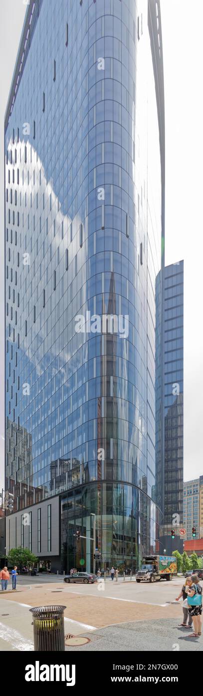 Pittsburgh Downtown: The Tower at PNC Plaza claims to be the world’s ...