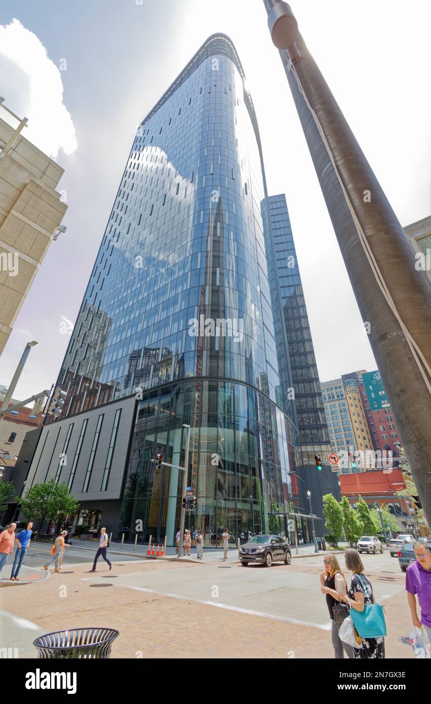 Pittsburgh Downtown: The Tower at PNC Plaza claims to be the world’s ...