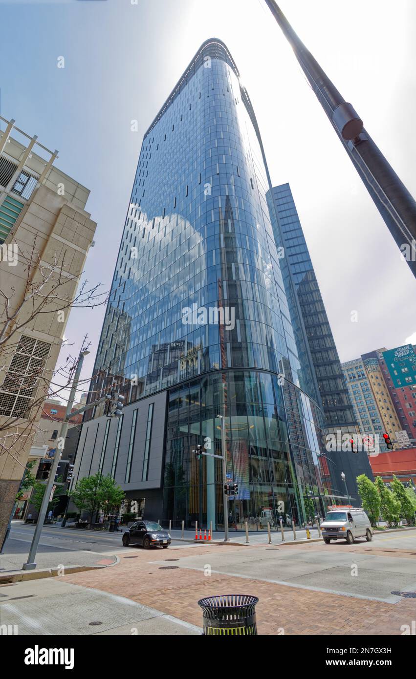 Pittsburgh Downtown: The Tower at PNC Plaza claims to be the world’s ...