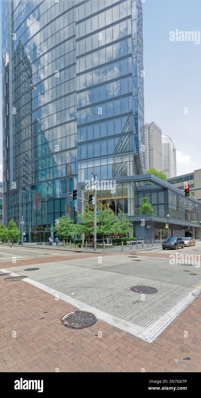 Pittsburgh Downtown: The Tower at PNC Plaza claims to be the world’s ...