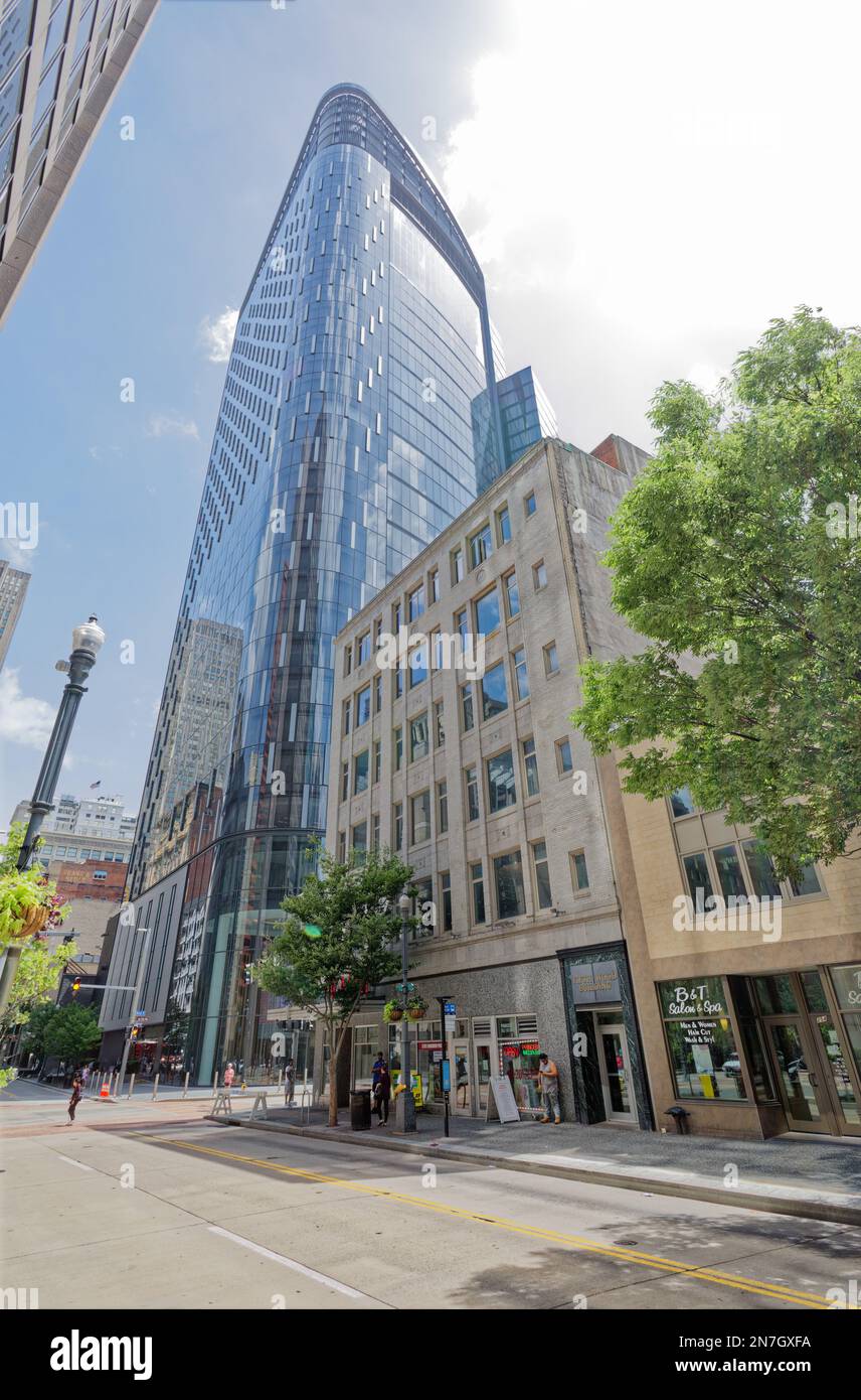 Pittsburgh Downtown: The Tower at PNC Plaza claims to be the world’s ...