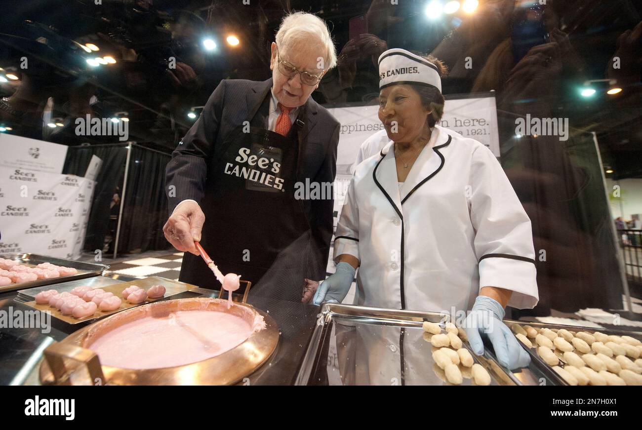 Berkshire Hathaway's Warren Buffett dips bonbon's with Victoria Melena ...