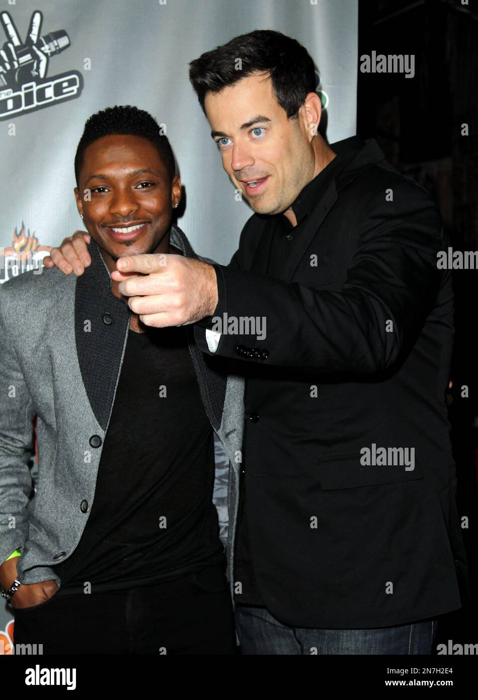 Carson Daly, right, and Kris Thomas pose together at "The Voice" season ...