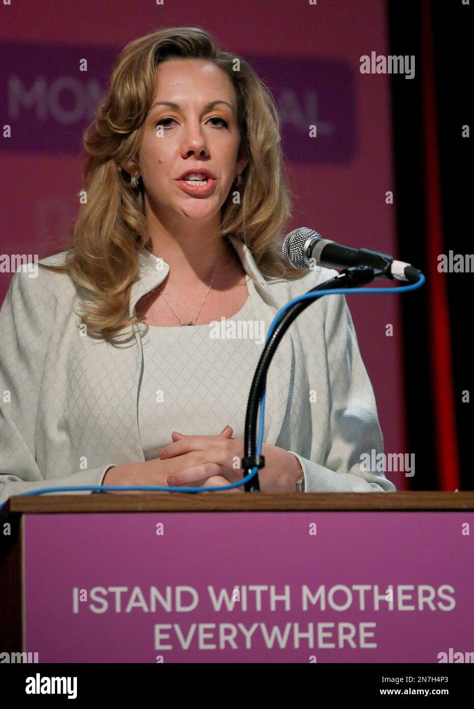 Elizabeth Gore, of the United Nations Foundation, speaks at the Mom ...