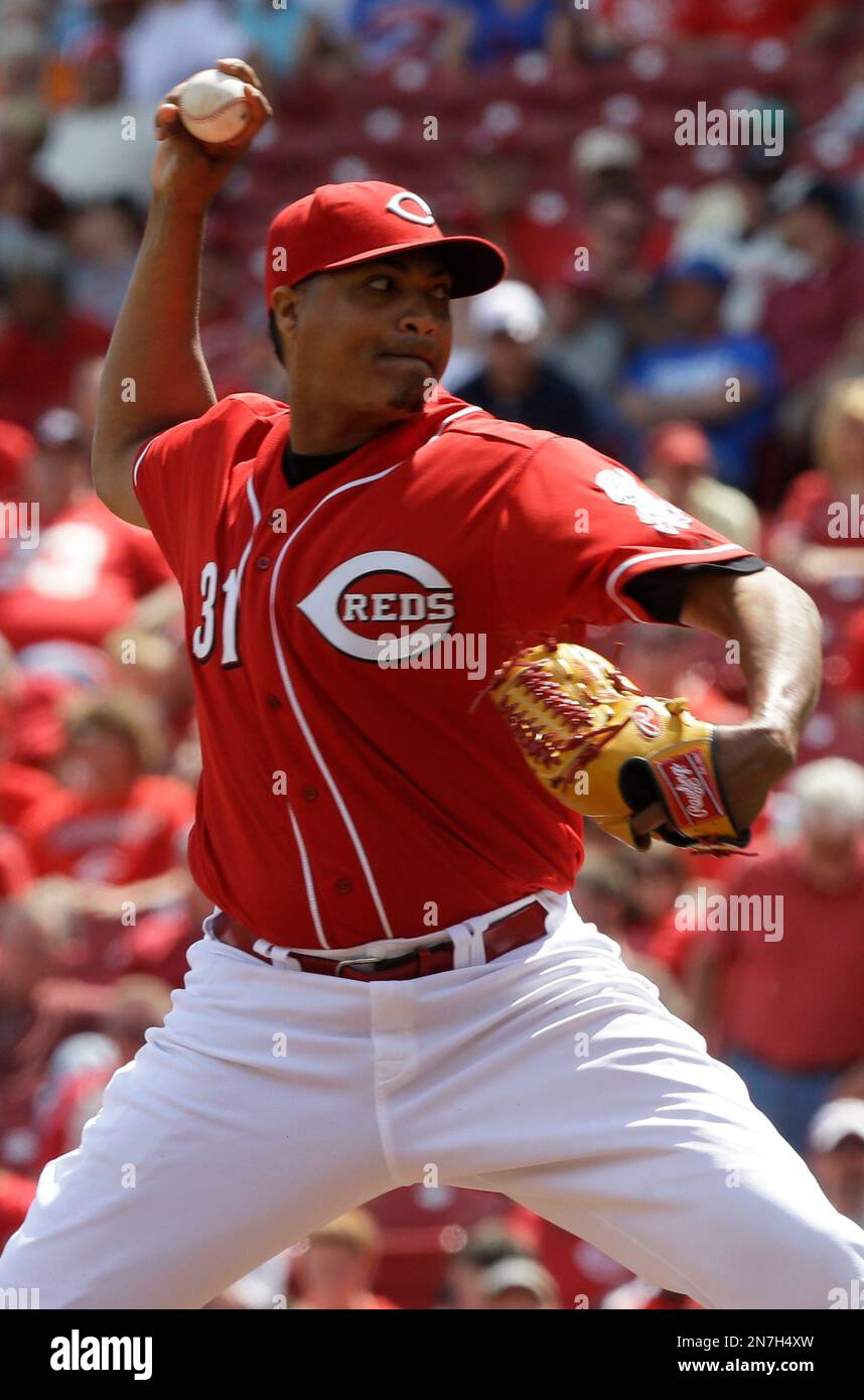 Cincinnati Reds relief pitcher Alfredo Simon throws against the Atlanta ...