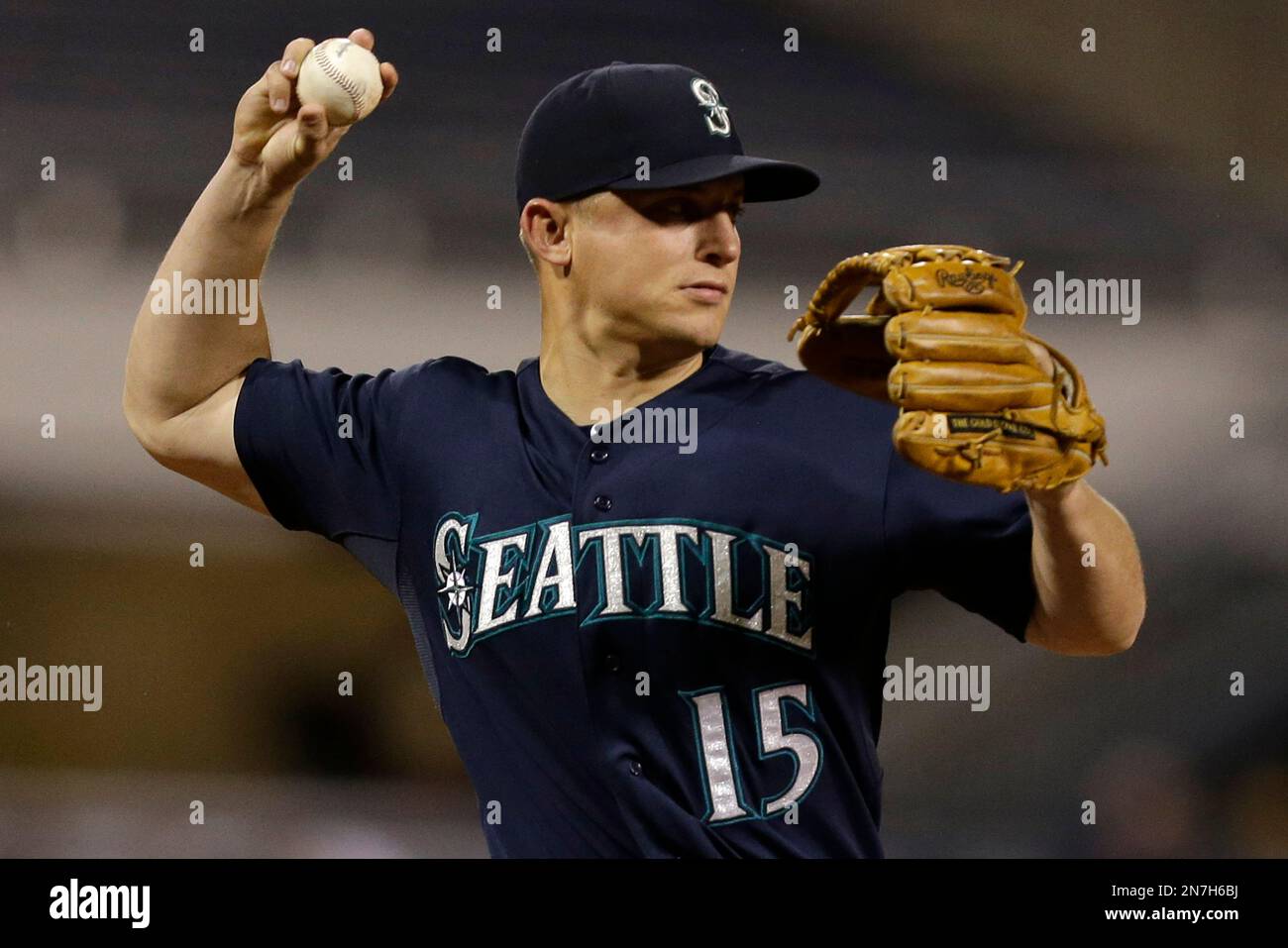 Seattle Mariners third baseman Kyle Seager (15) throws to first during ...