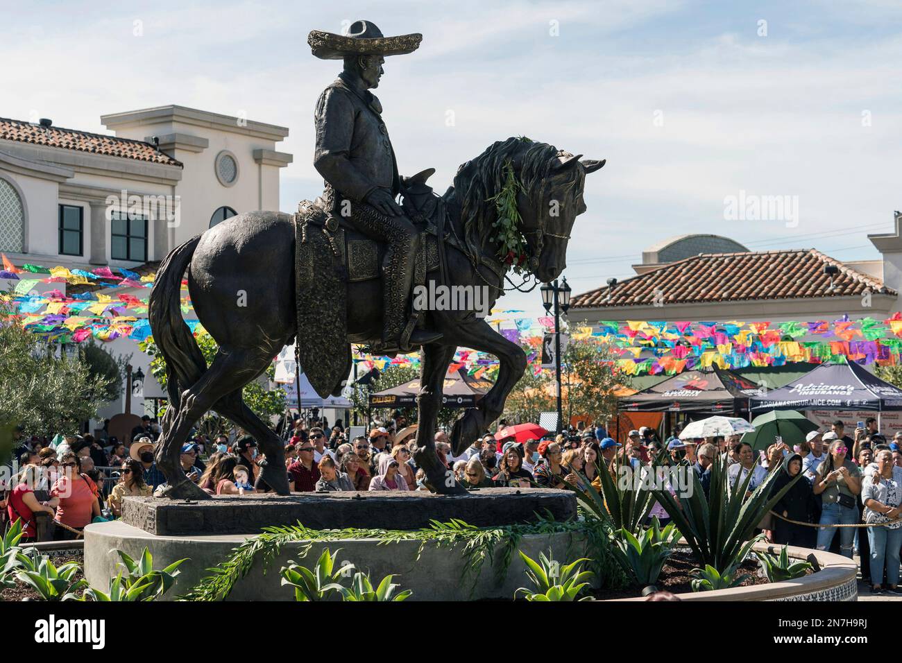 A 4-ton statue of the late Mexican singer Vicente Fernández on a horse ...