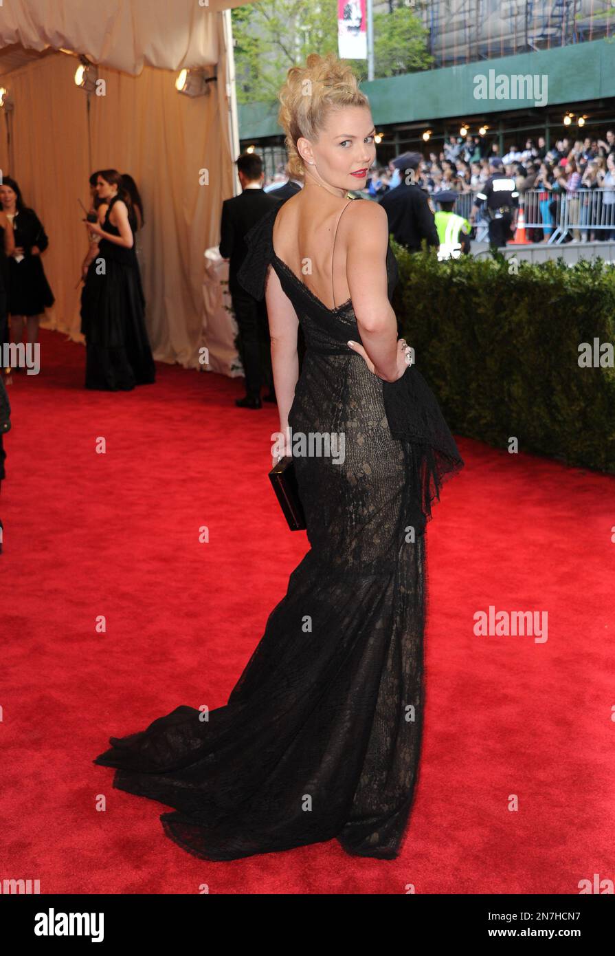 Actress Jennifer Morrison attend The Metropolitan Museum of Art Costume ...