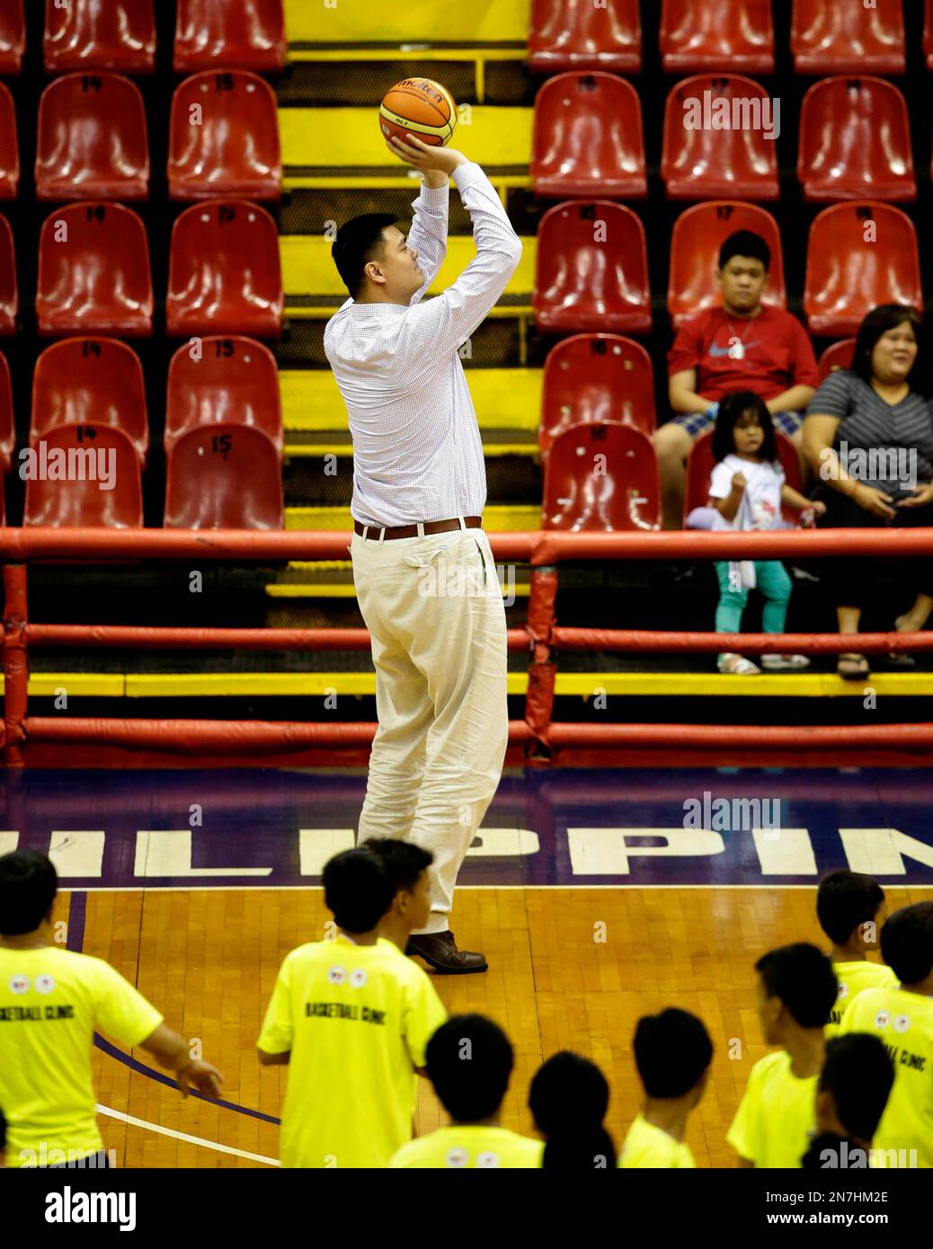 Former NBA Houston Rockets basketball player Yao Ming shoots prior to ...