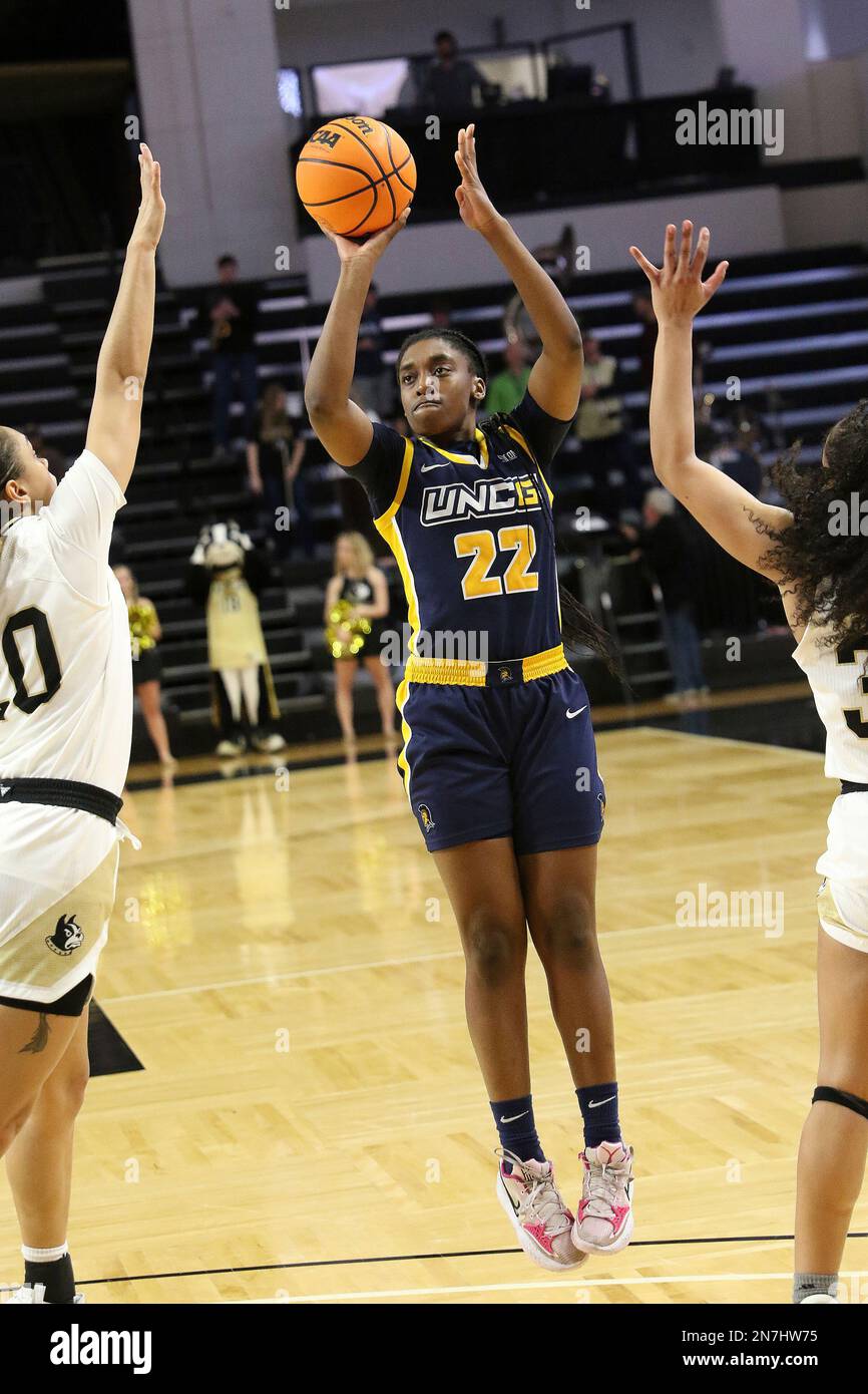 SPARTANBURG,SC- FEBRUARY 09: UNCG Spartan guard Isys Grady (22) shoots ...