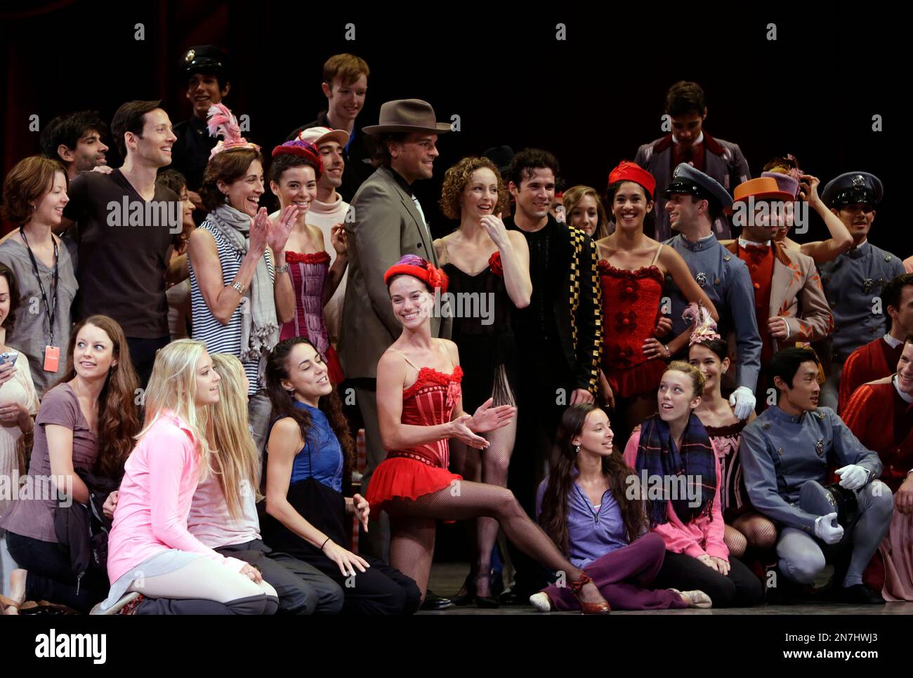 Former Major League Baseball catcher Mike Piazza, center, wearing brown ...