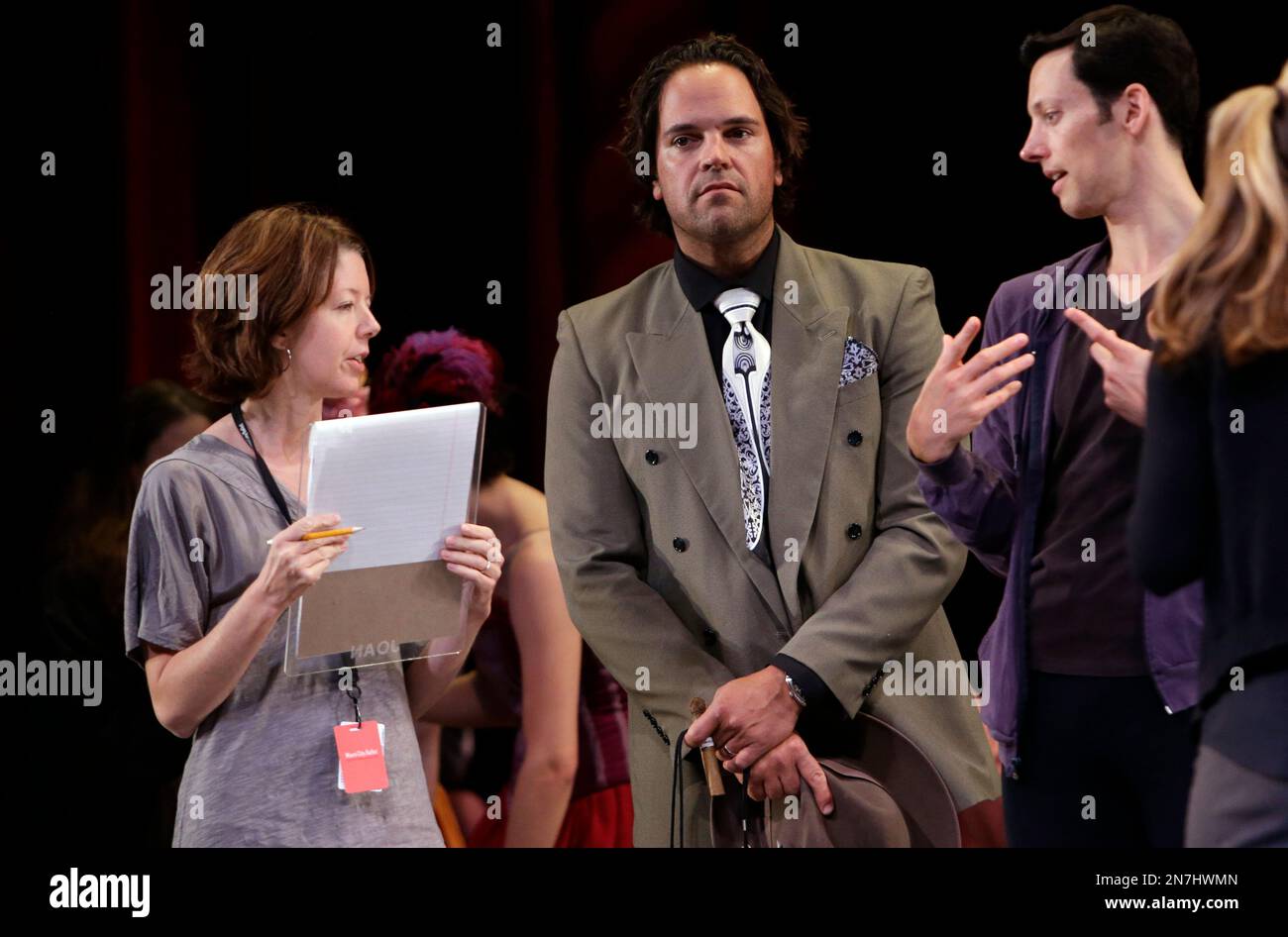 Former Major League Baseball catcher Mike Piazza, center, talks with ...