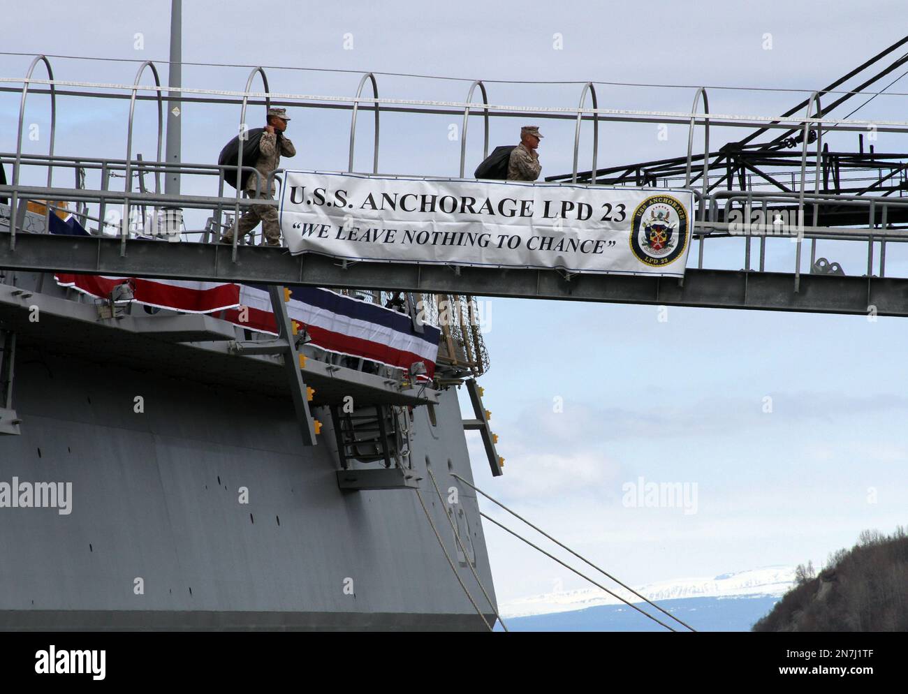 The USS Anchorage, an amphibious transport dock, makes its way up ...