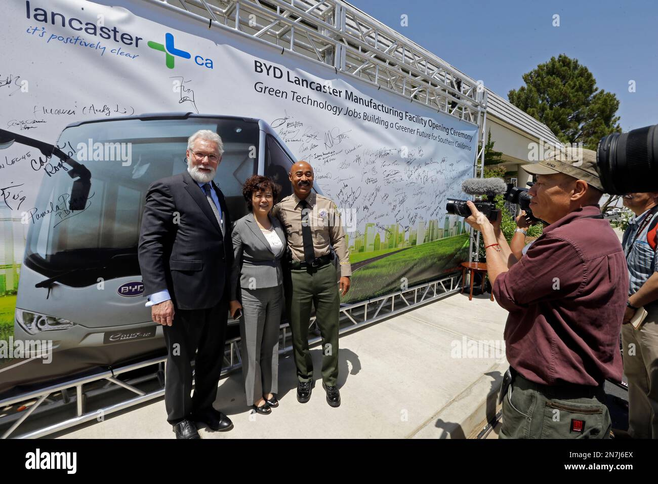BYD Motors president Stella Li, and Lancaster, Calif., Mayor R. Rex ...