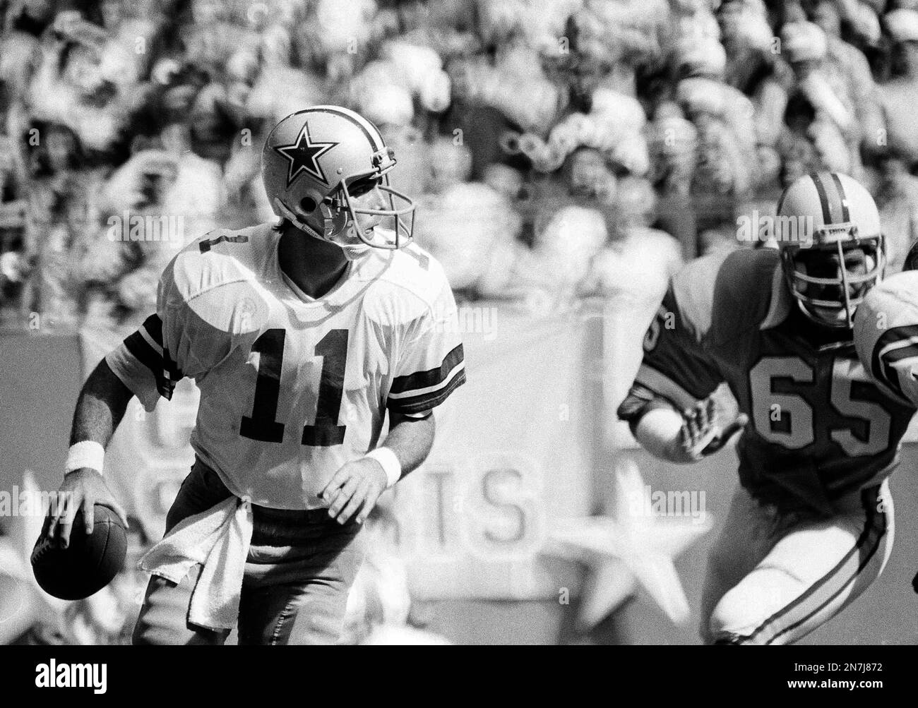 Dallas Cowboys quarterback Danny White (11) rolls out for a pass in ...