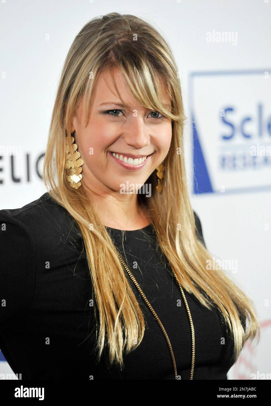 Actress Jodie Sweetin poses at the Cool Comedy's Hot Cuisine Benefit ...