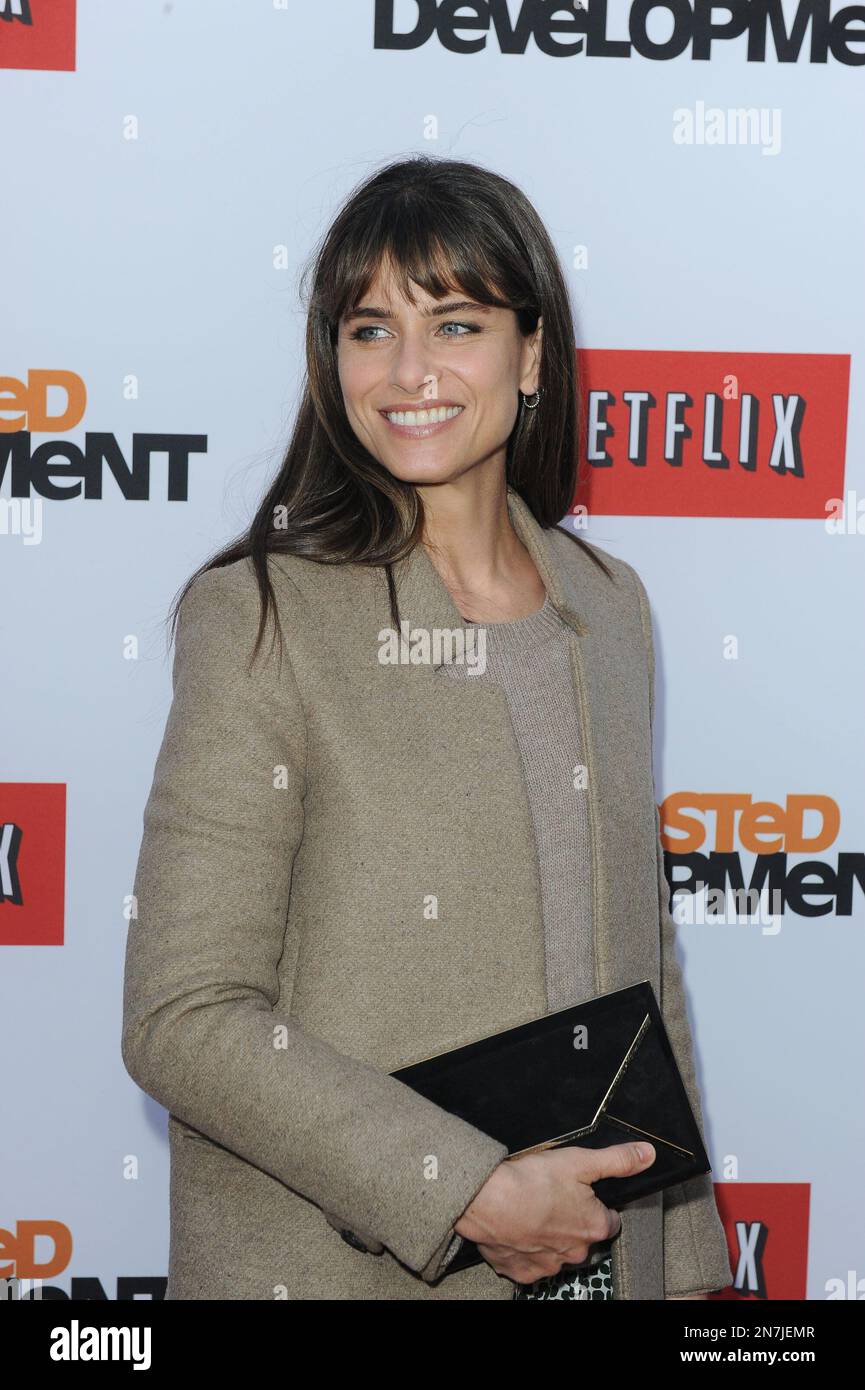 Amanda Peet arrives at the season 4 premiere of "Arrested Development ...