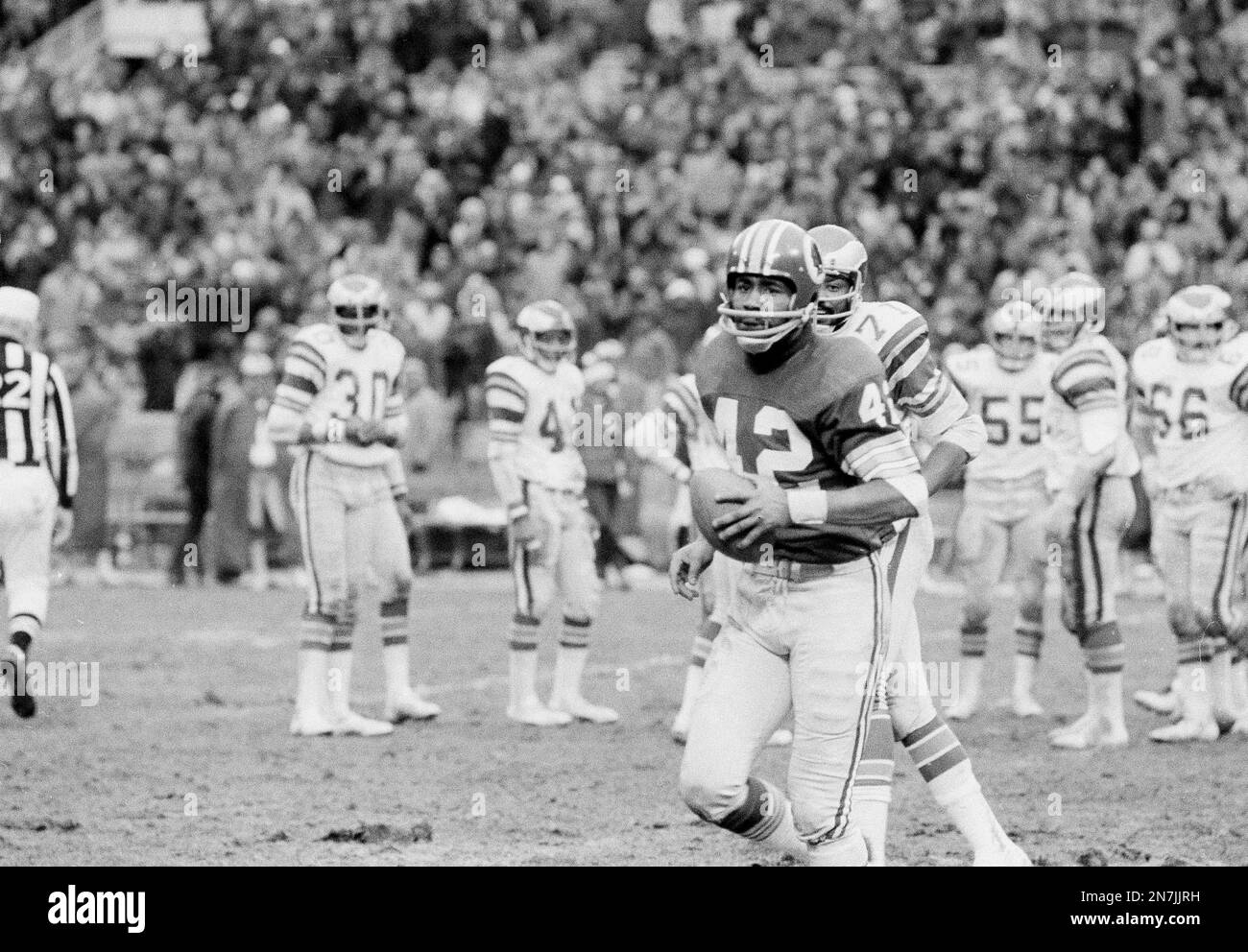 Washington Redskins' Charley Taylor (42)is shown after he caught his ...