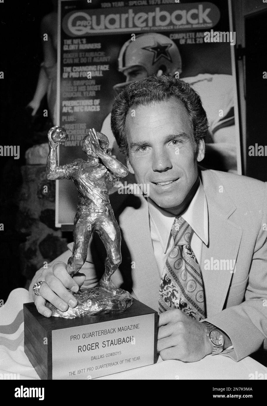 Dallas Cowboys quarterback Roger Staubach poses with the 1977 "Pro ...