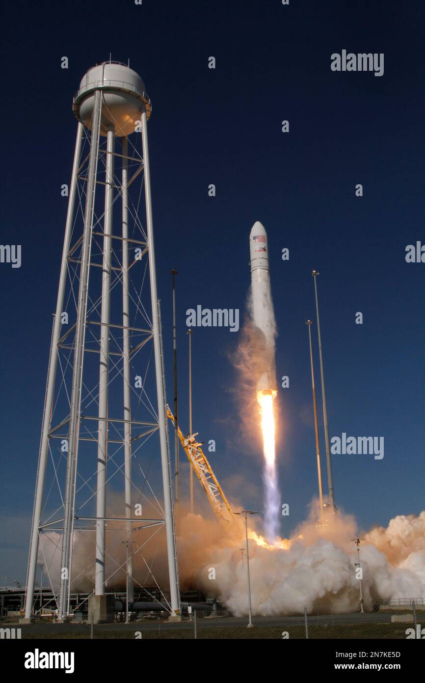 Orbital Sciences Corp. Antares rocket lifts off from the launchpad at ...